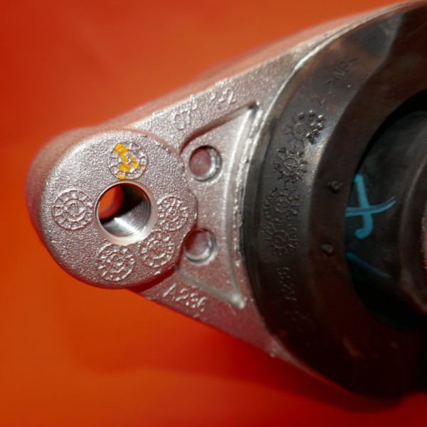 MASERATI GHIBLI ENGINE MOUNT BUSHING RIGHT 2014 2015 2016 2017 ...