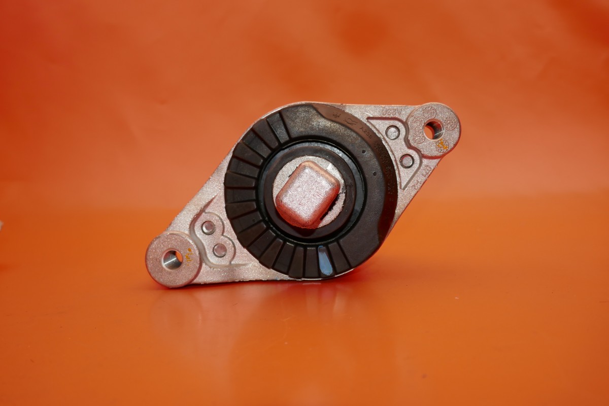 MASERATI GHIBLI ENGINE MOUNT BUSHING RIGHT 2014 2015 2016 2017 ...