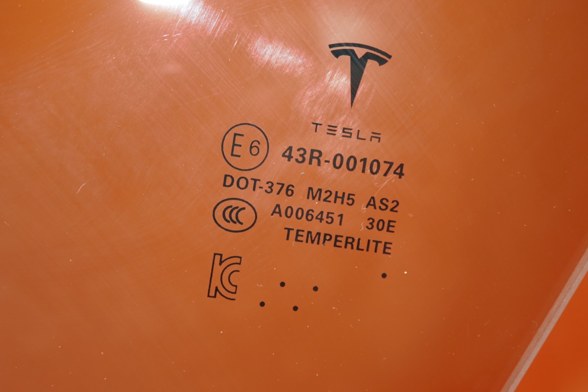 TESLA MODEL S DOOR GLASS LEFT FRONT 2016 2017 2018 2019 2020 43R-00174 OEM