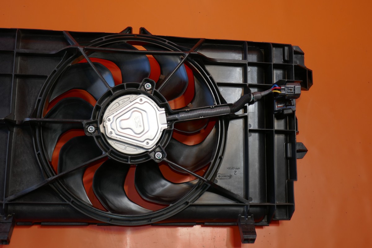 TESLA MODEL 3 COLLING FAN 2017 2018 2019 2020 2021 1077084-00-E OEM