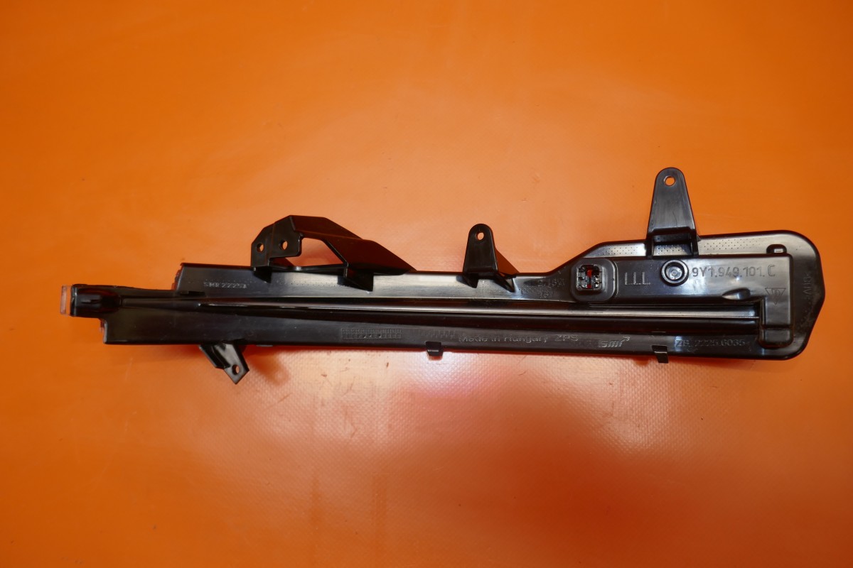 PORSCHE CAYENNE TURN SIGNAL INDICATOR LEFT 2019 2020 2021 9Y1949101C OEM