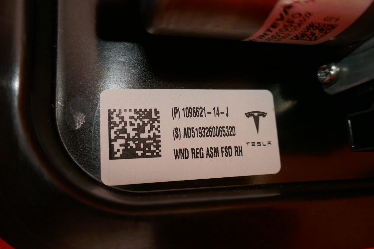 TESLA MODEL 3 WINDOW REGULATOR RIGHT FRONT 2017 2018 2019 2020 1096621-14-J