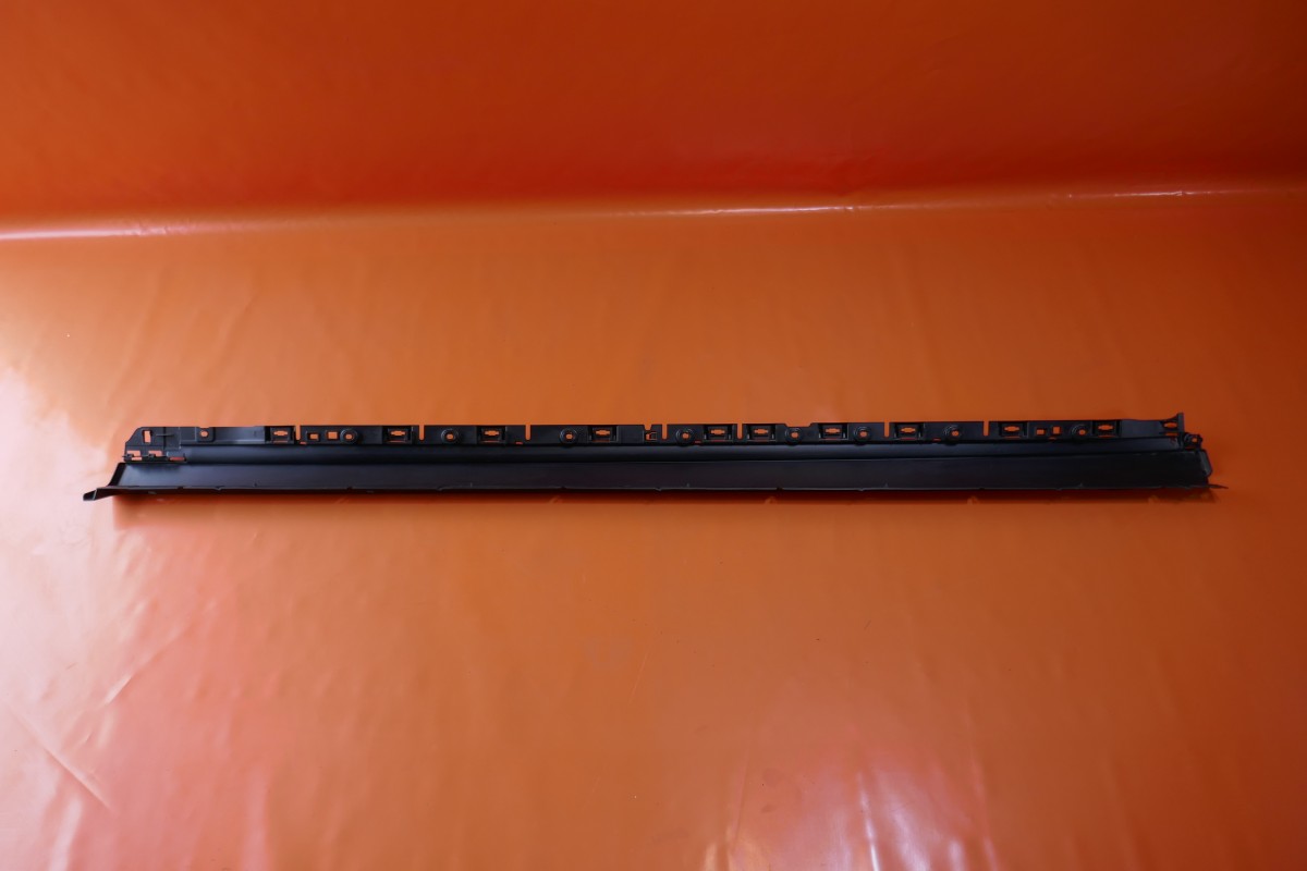 PORSCHE CAYENNE ROCKER MOLDING RIGHT PASSENGER 2019 2020 2021 9Y0853752 OEM