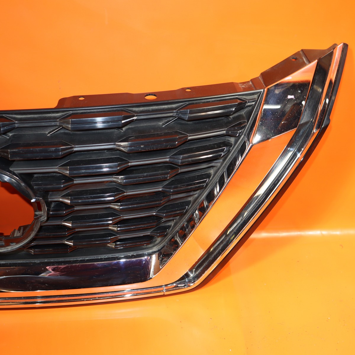 NISSAN ROGUE GRILLE 2020 2021 2022 62310-6RA0A OEM