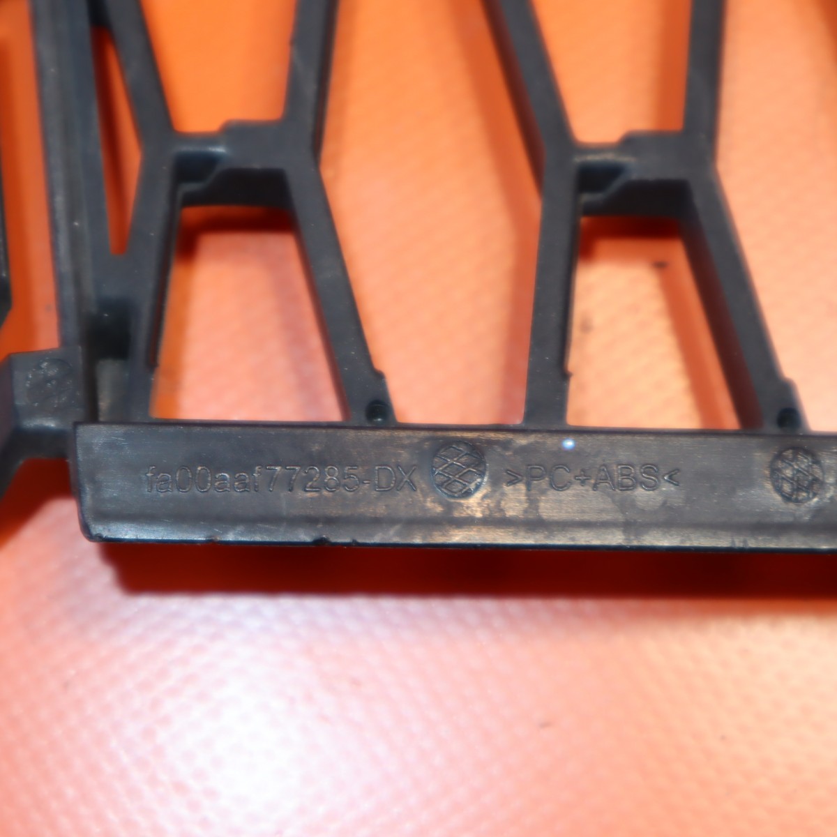 MASERATI GHIBLI GRILLE LEFT RIGHT LOWER 2014 2015 2016 2017 670010766 OEM