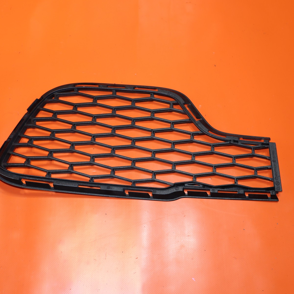 MASERATI GHIBLI GRILLE LEFT RIGHT LOWER 2014 2015 2016 2017 670010766 OEM