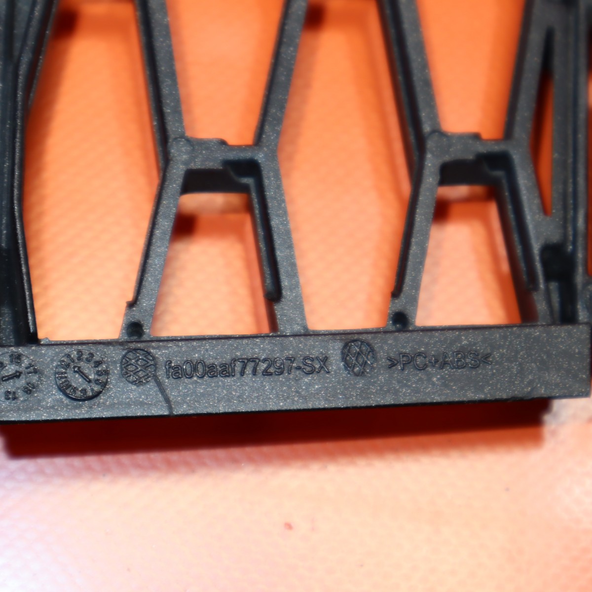 MASERATI GHIBLI GRILLE LEFT RIGHT LOWER 2014 2015 2016 2017 670010766 OEM