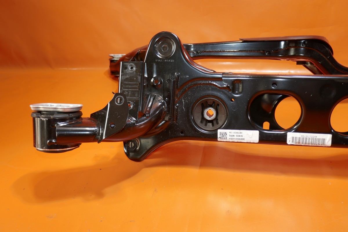 PORSCHE MACAN CROSSMEMBER REAR SUBFRAME 2015 2016 2017 2018 2019 2020 ...