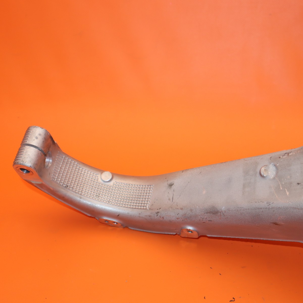 TESLA MODEL Y KNUCKLE SPINDLE LEFT FRONT 2020 2021 2022 1188311-00-E OEM