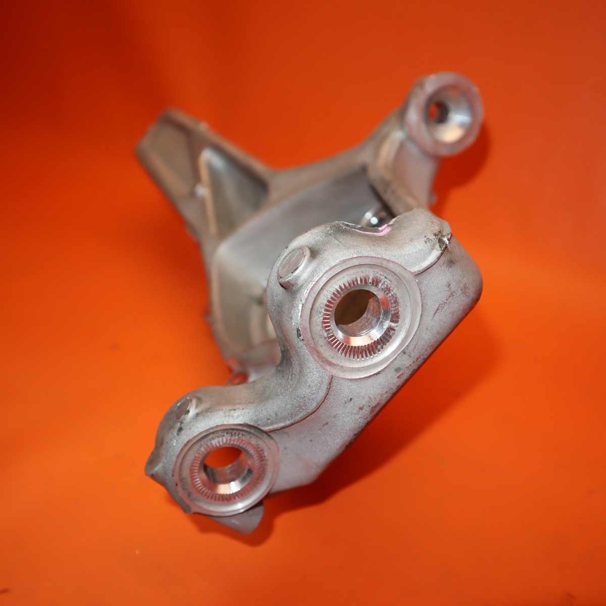 TESLA MODEL Y KNUCKLE SPINDLE LEFT FRONT 2020 2021 2022 1188311-00-E OEM