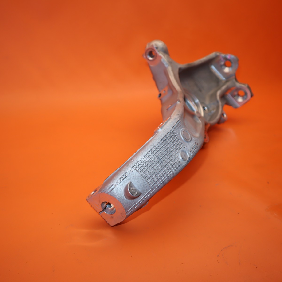 TESLA MODEL Y KNUCKLE SPINDLE LEFT FRONT 2020 2021 2022 1188311-00-E OEM