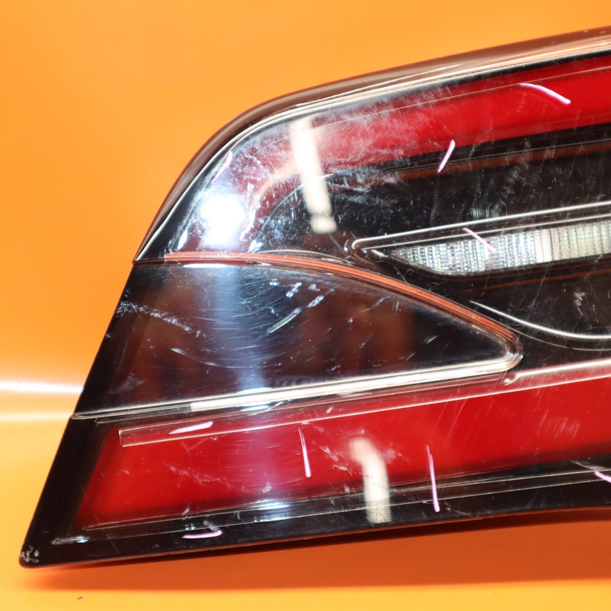 TESLA MODEL X TRUNK TAIL LIGHT RIGHT PASSENGER 2021 2022 1565493-00-B OEM