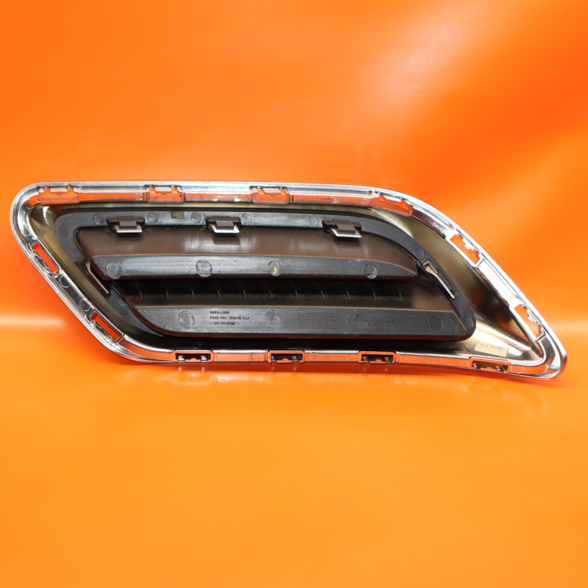 KIA K5 REAR BUMPER TRIM INSERT GRILLE LEFT 2021 2022 866F4-L3300 OEM