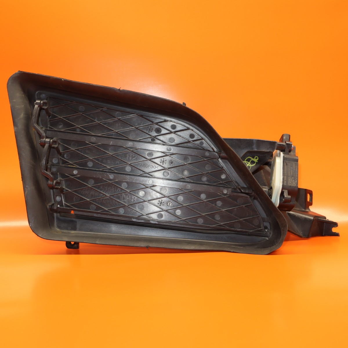 TESLA MODEL S ACTIVE LOUVER LEFT DRIVER 2016 2017 2018 2019 2020 ...