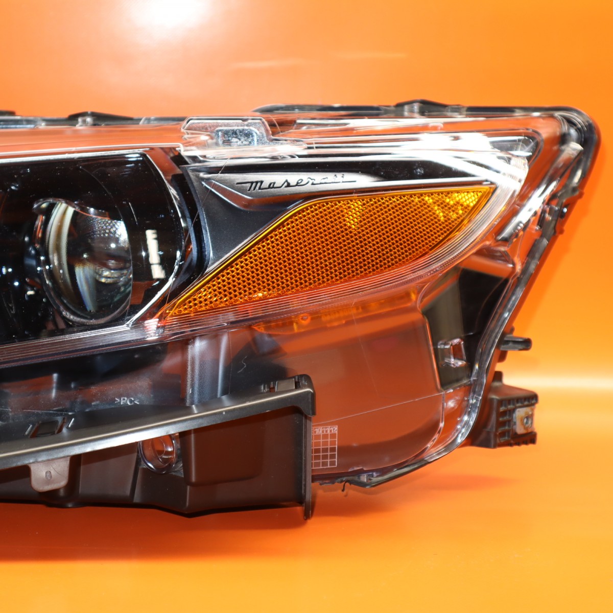 MASERATI LEVANTE HEADLIGHT LEFT DRIVER 2016 2017 2018 XENON 670034642 OEM