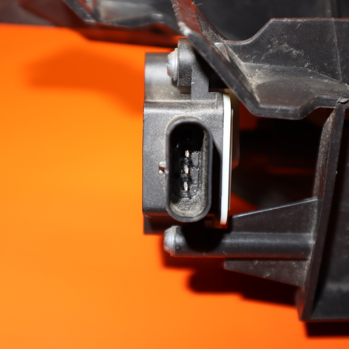 TESLA MODEL S ACTIVE LOUVER RIGHT 2016 2017 2018 2019 2020 1058007-00-I OEM