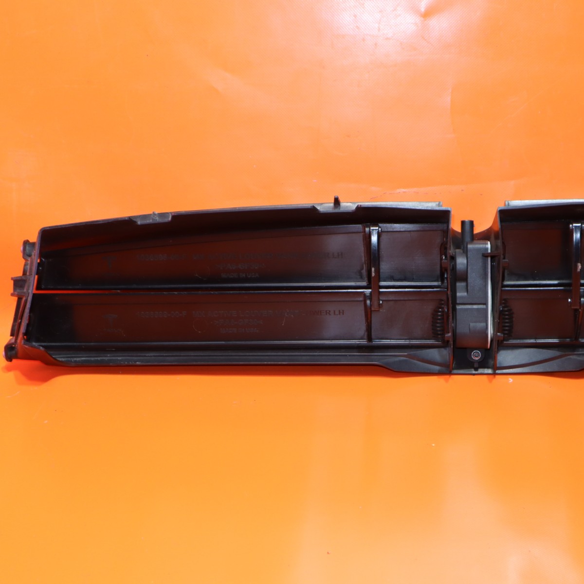 TESLA MODEL X ACTIVE LOUVER UPPER 2016 2017 2018 2019 2020 1034850-00-E OEM