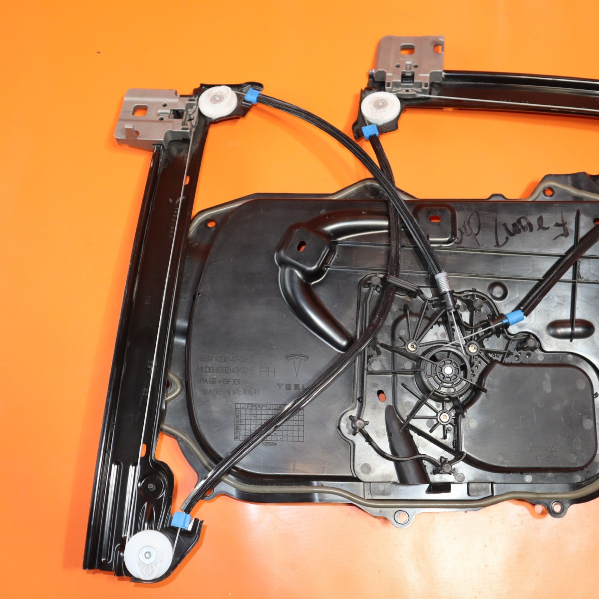 TESLA MODEL 3 WINDOW REGULATOR RIGHT FRONT 2017 2018 2019 2020 1096621-00-L