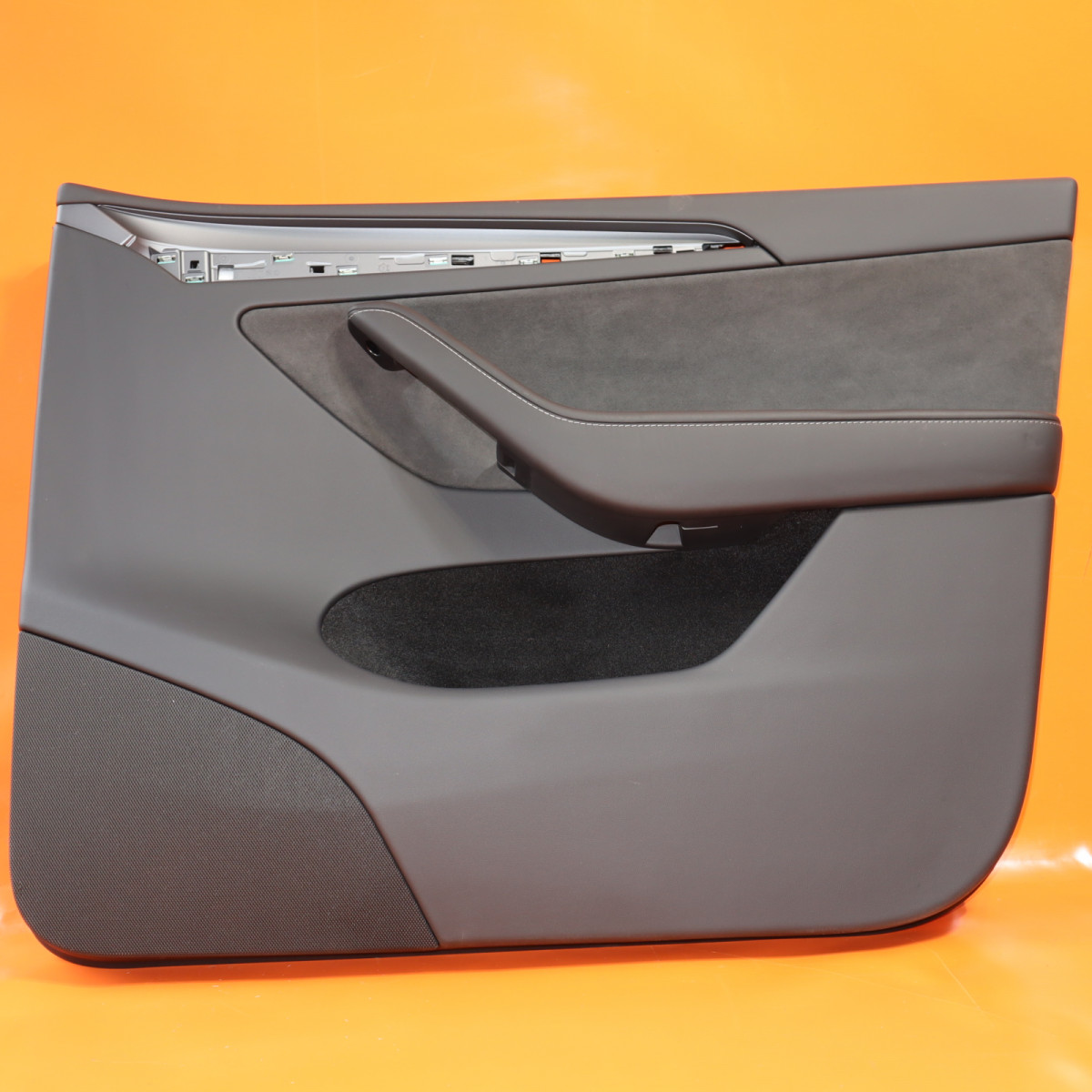 TESLA MODEL Y DOOR PANEL RIGHT FRONT 2020 2021 2022 2023 1616483-01-A OEM