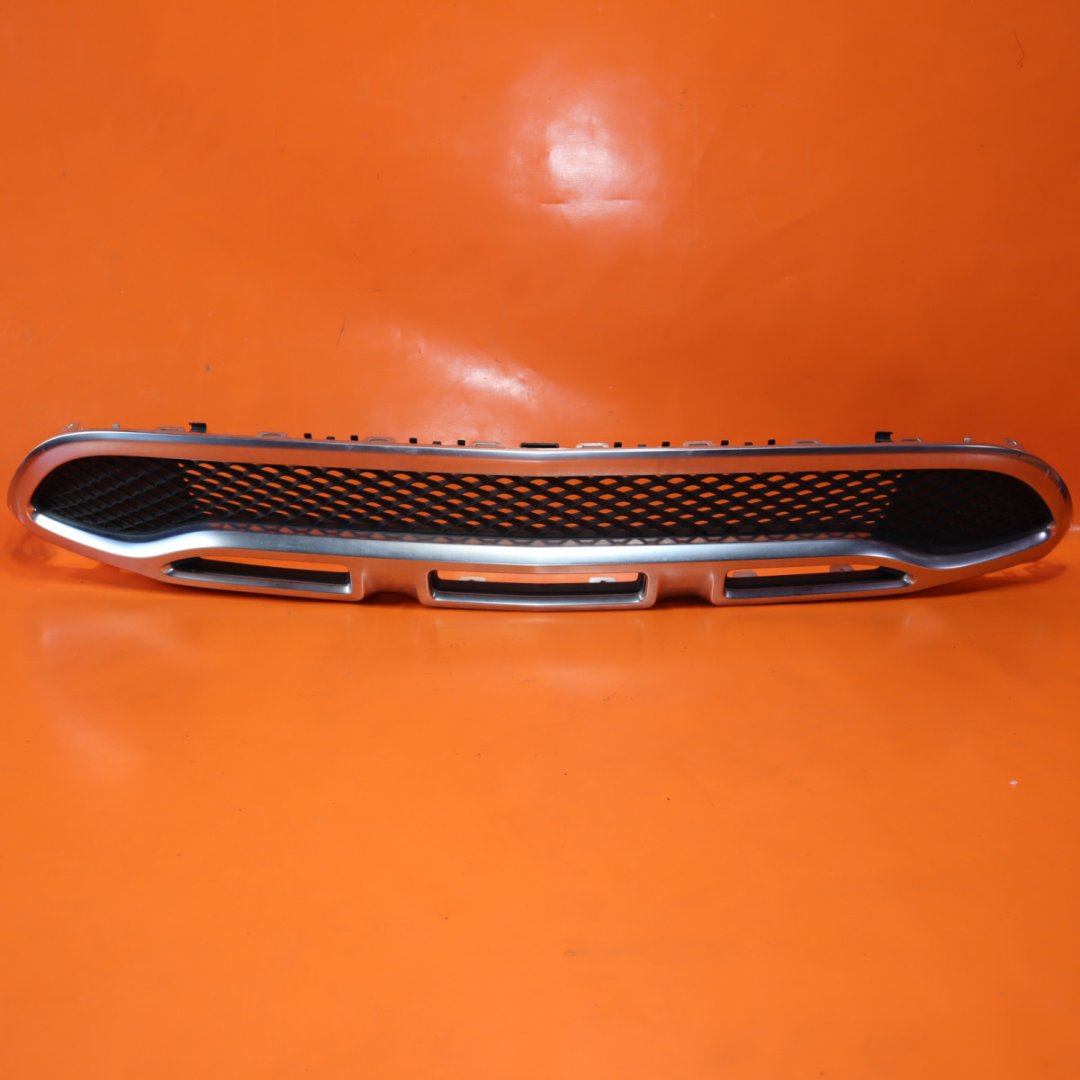 MERCEDES BENZ GLA250 GRILLE LOWER 2018 2019 2020 A1568804100 OEM