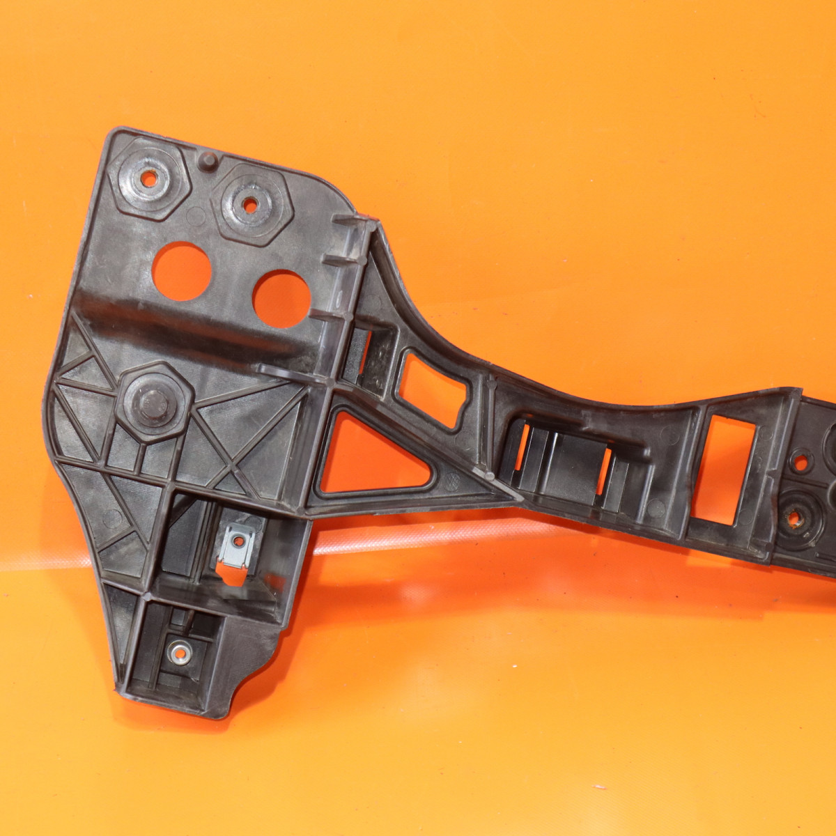 RAM 1500 RADIATOR SUPPORT BRACKET RIGHT 2019 2020 2021 2022 4000026AA OEM