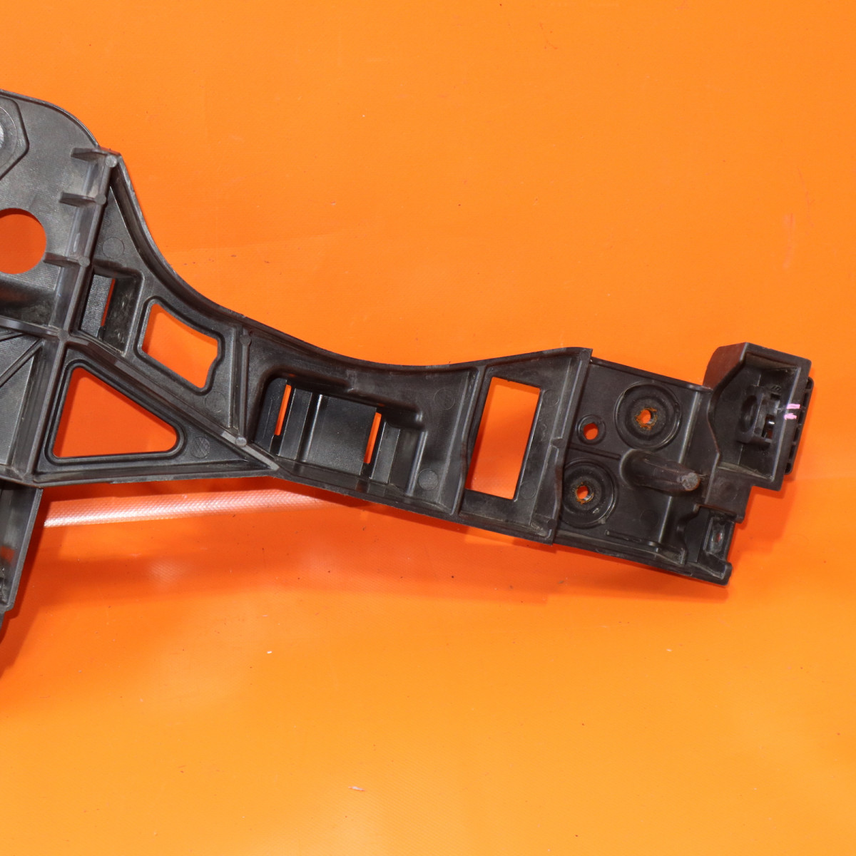 RAM 1500 RADIATOR SUPPORT BRACKET RIGHT 2019 2020 2021 2022 4000026AA OEM