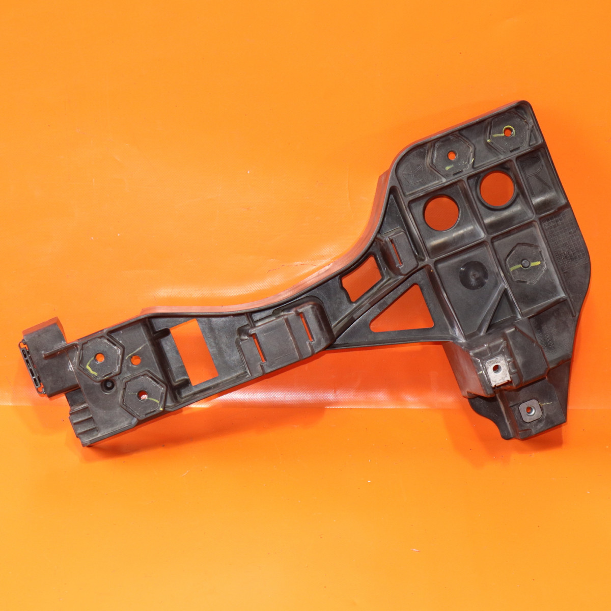 RAM 1500 RADIATOR SUPPORT BRACKET RIGHT 2019 2020 2021 2022 4000026AA OEM