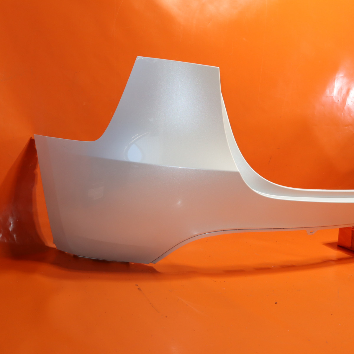 TESLA MODEL Y REAR BUMPER 2023 2024 1540124-01-E NON SENSOR OEM