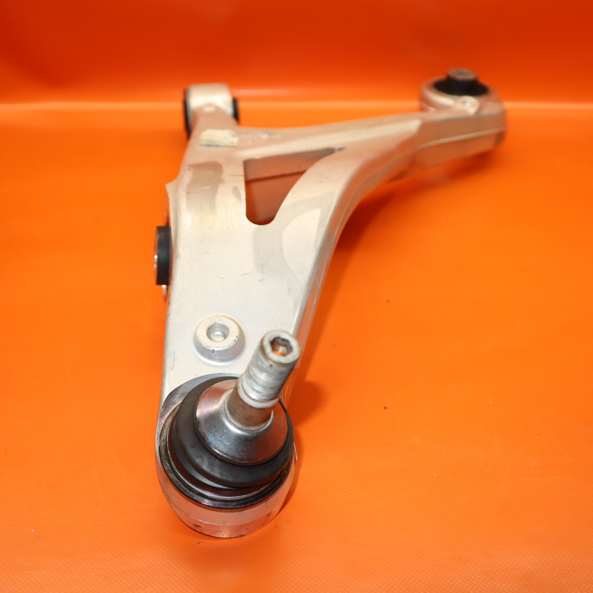 RIVIAN LOWER CONTROL ARM LEFT FRONT 2022 2023 PT00001878 OEM