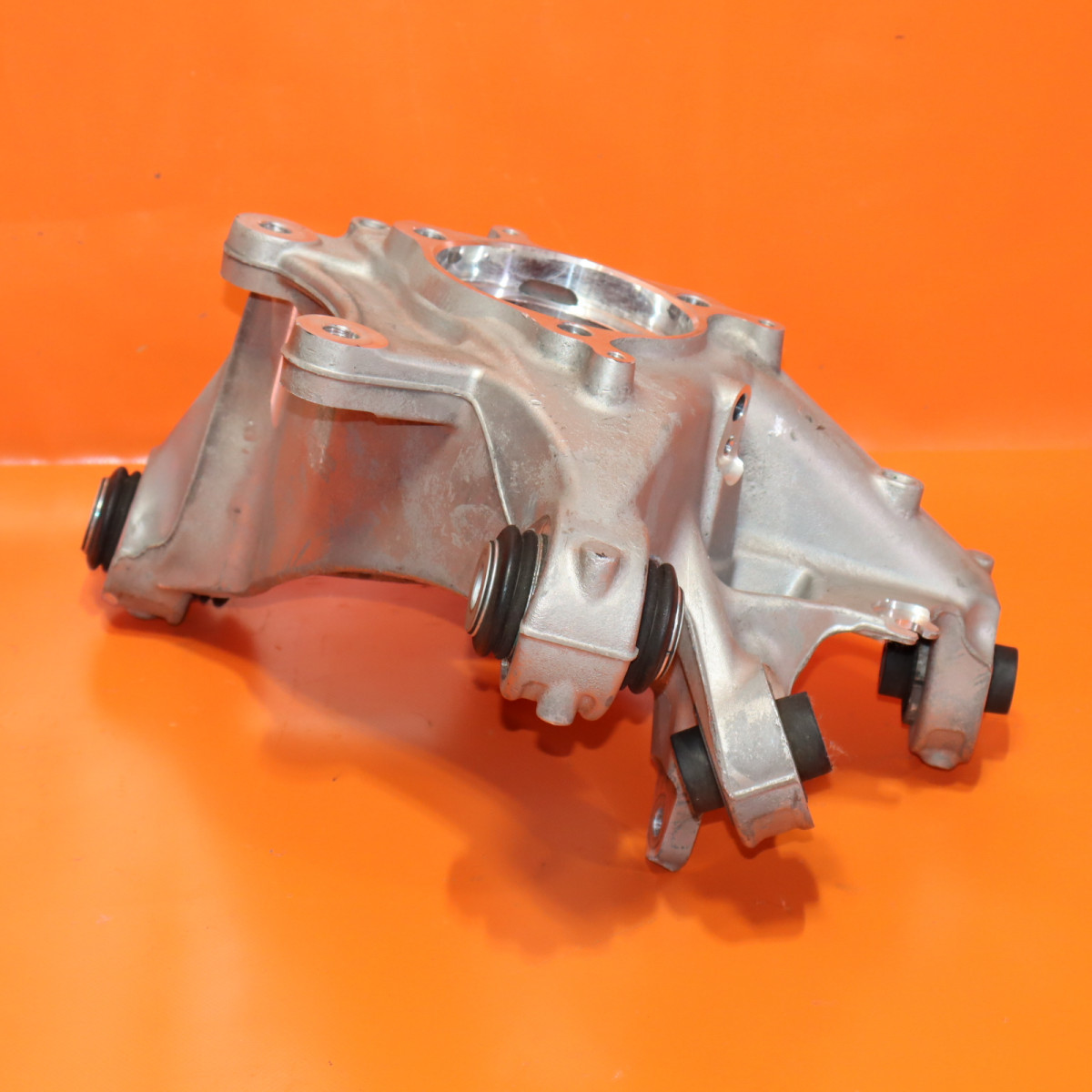 TESLA MODEL Y KNUCKLE LEFT REAR 2020 2021 2022 2023 2024 1188411-00-F OEM