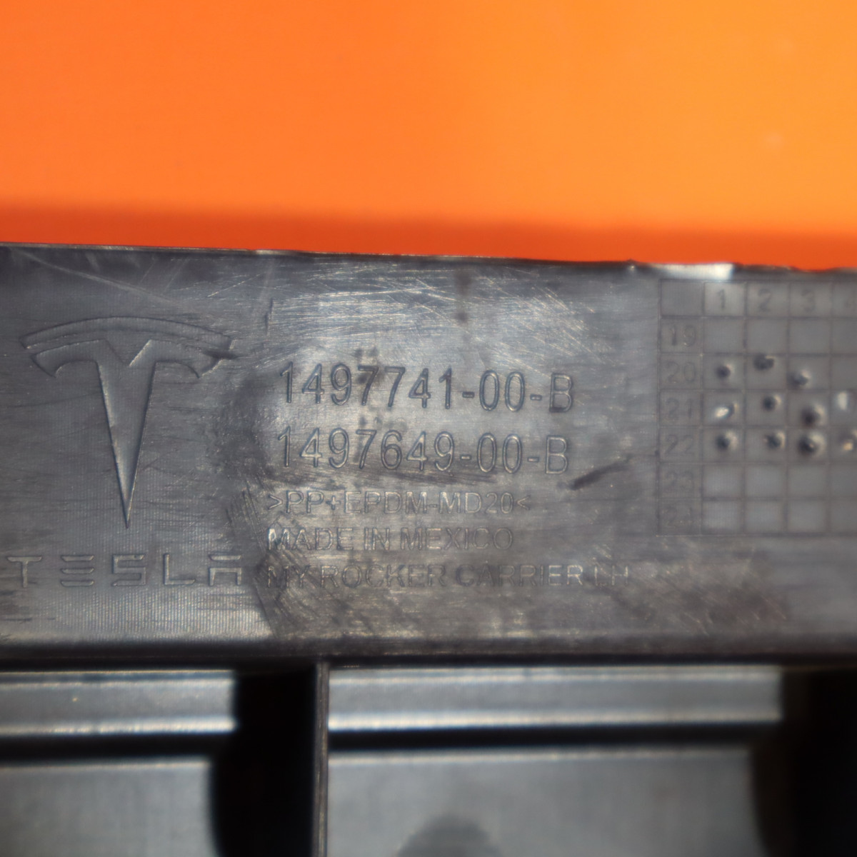 TESLA MODEL Y ROCKER MOLDING CARRIER LEFT 2020 2021 2022 2023 2024 ...