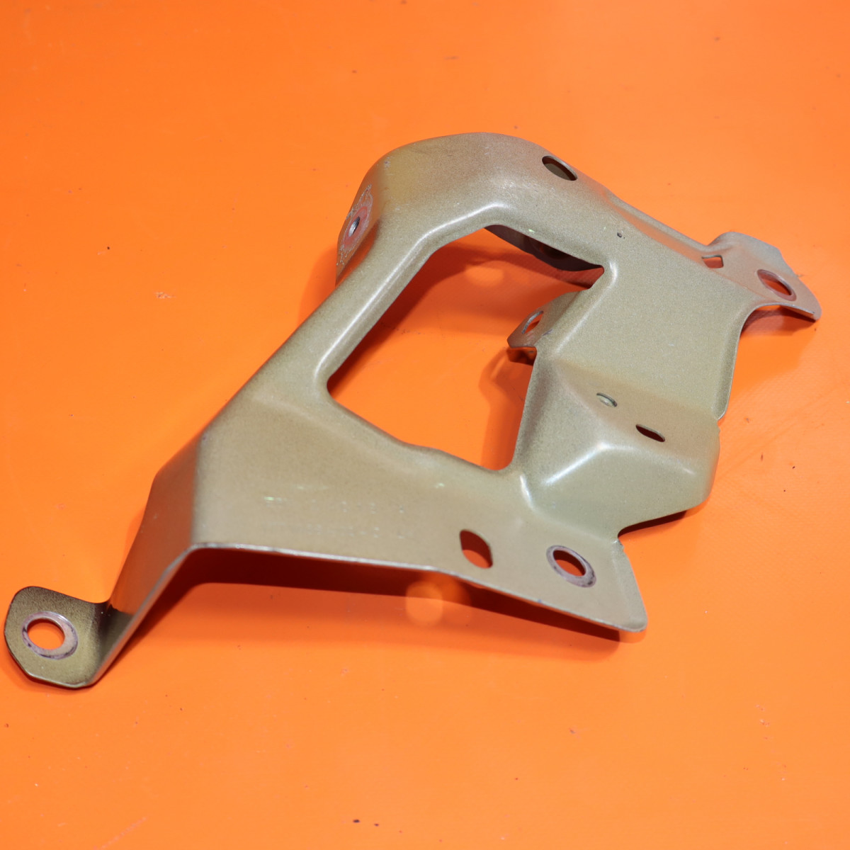 TESLA MODEL 3 FENDER SUPPORT BRACKET LEFT 2024 2025 1771936-00-C OEM